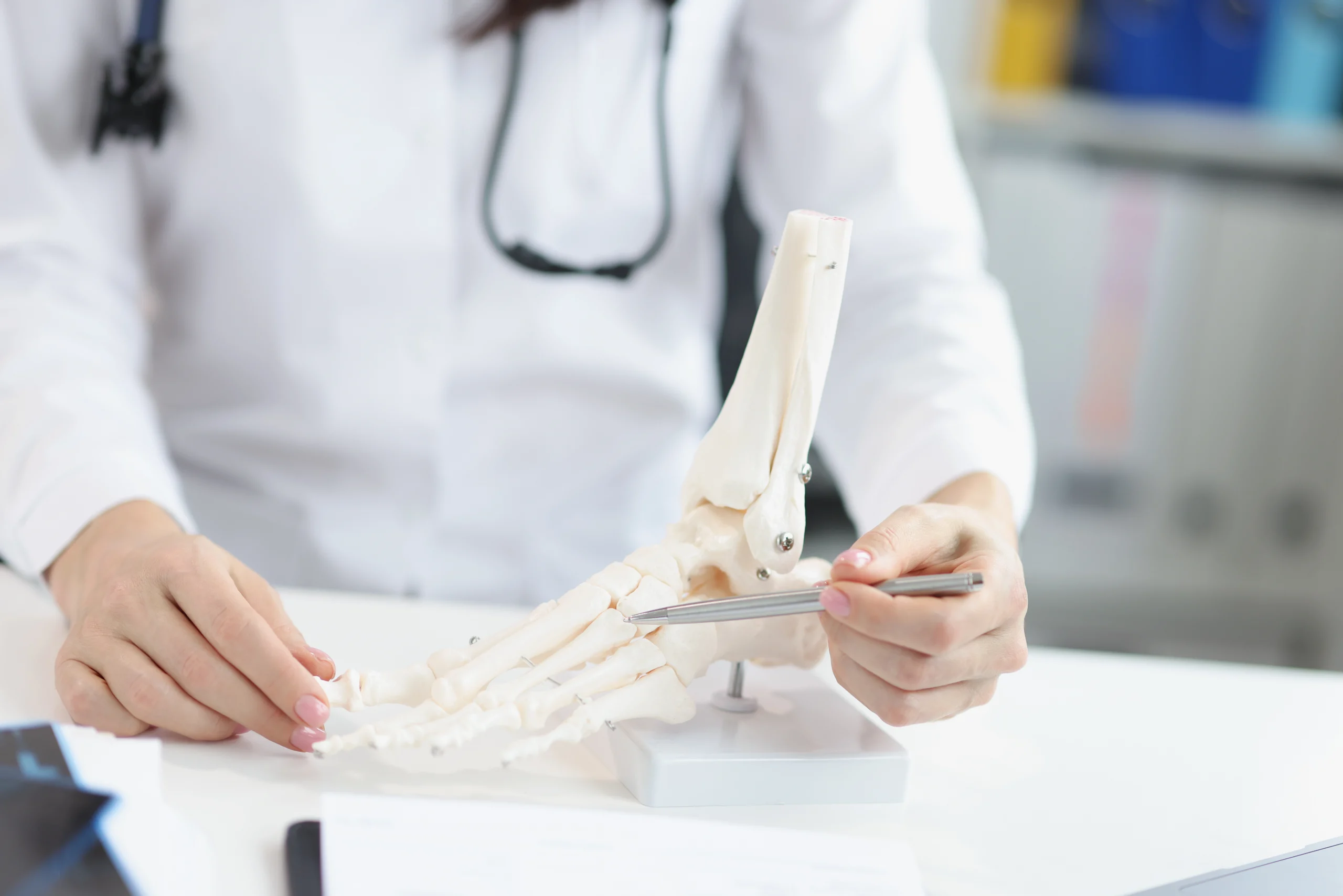 When to See an Orthopedic Specialist: Top Warning Signs